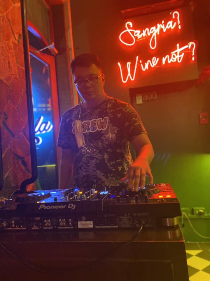 Tiabuela Cocina Espanola: Where Culinary Excellence Meets Musical Bliss ...